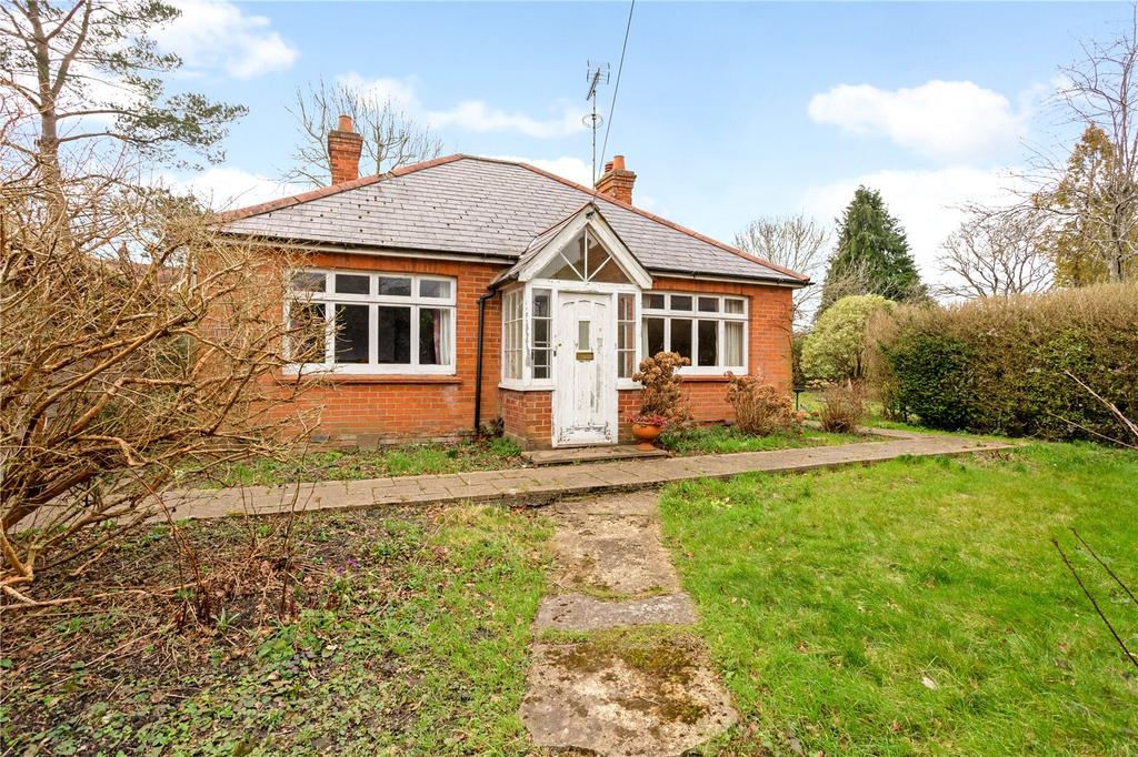 High Street, Rowledge, Farnham... 3 bed detached house - £800,000