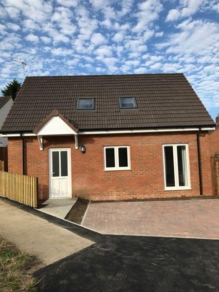 Queens Close, Oxford 2 bed detached house - £1,400 pcm (£323 pw)