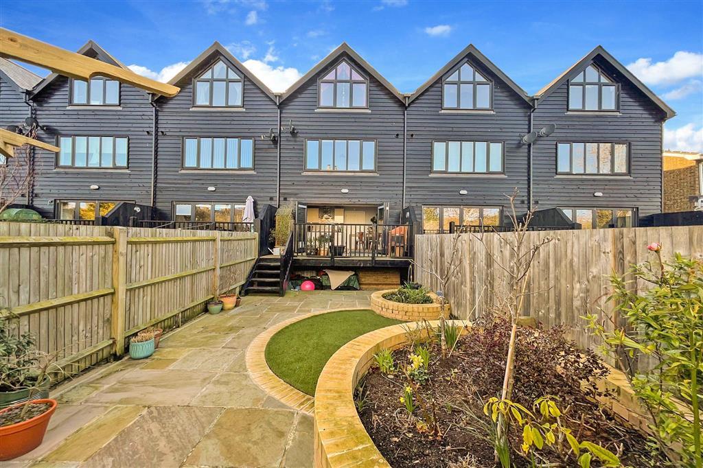 Conyer Quay, Conyer, Sittingbourne, Kent 4 bed townhouse - £575,000