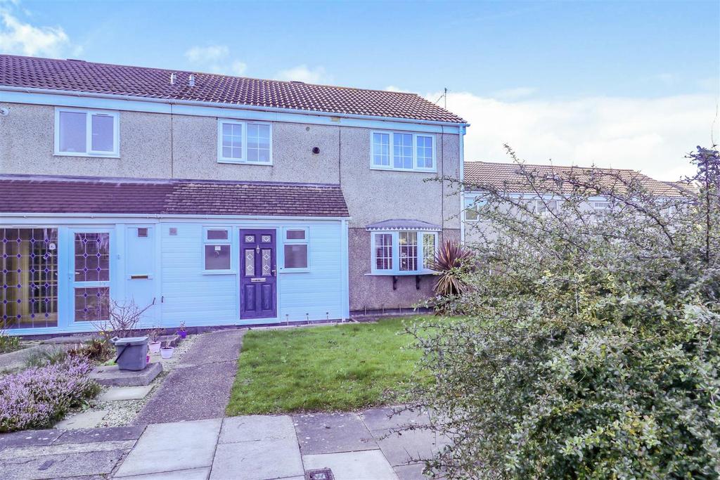 Fennells, Harlow 4 bed end of terrace house - £390,000