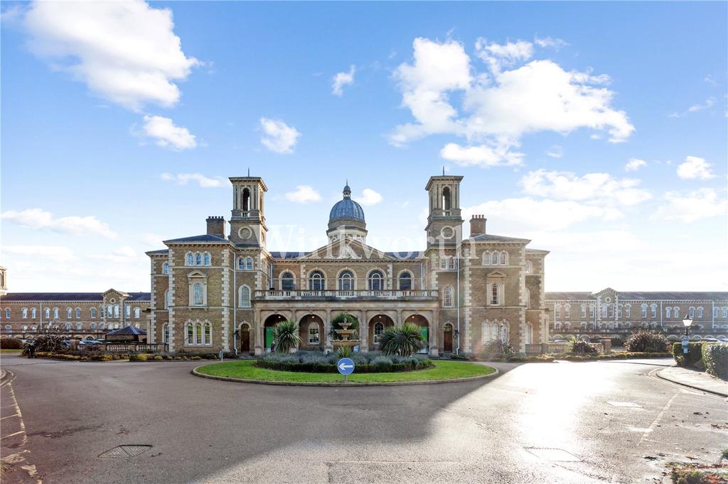 Royal Drive, London, N11 2 bed apartment - £1,800 pcm (£415 pw)