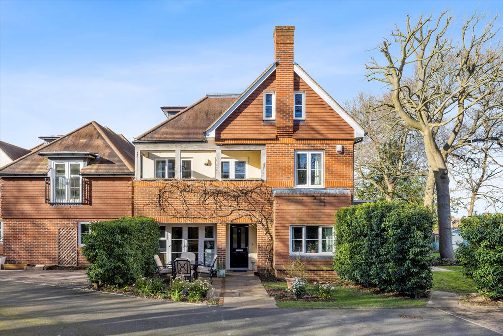 Romans Close, Guildford, Surrey, GU1. 5 bed detached house - £1,500,000