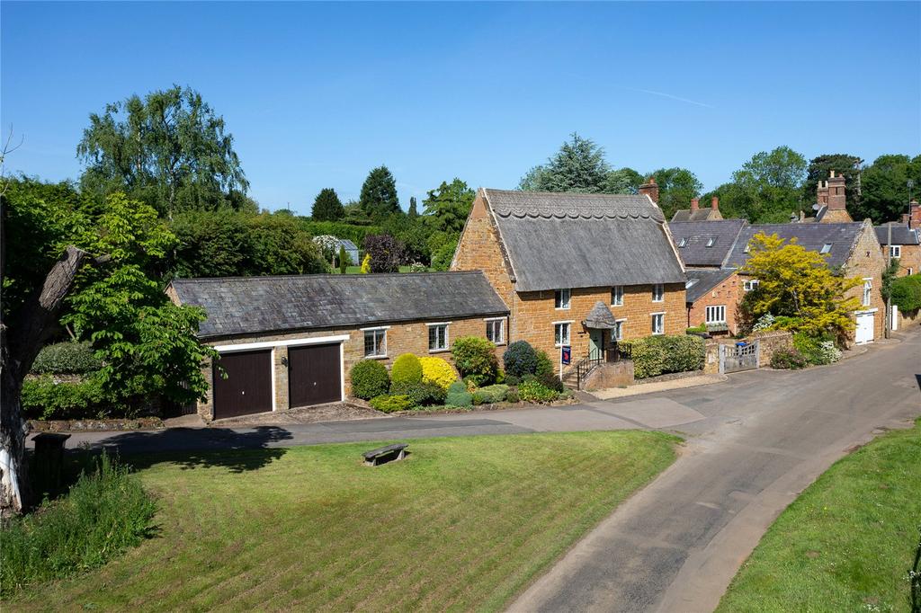 Upper Harlestone, Upper Harlestone, Northamptonshire, NN7 2 bed ...