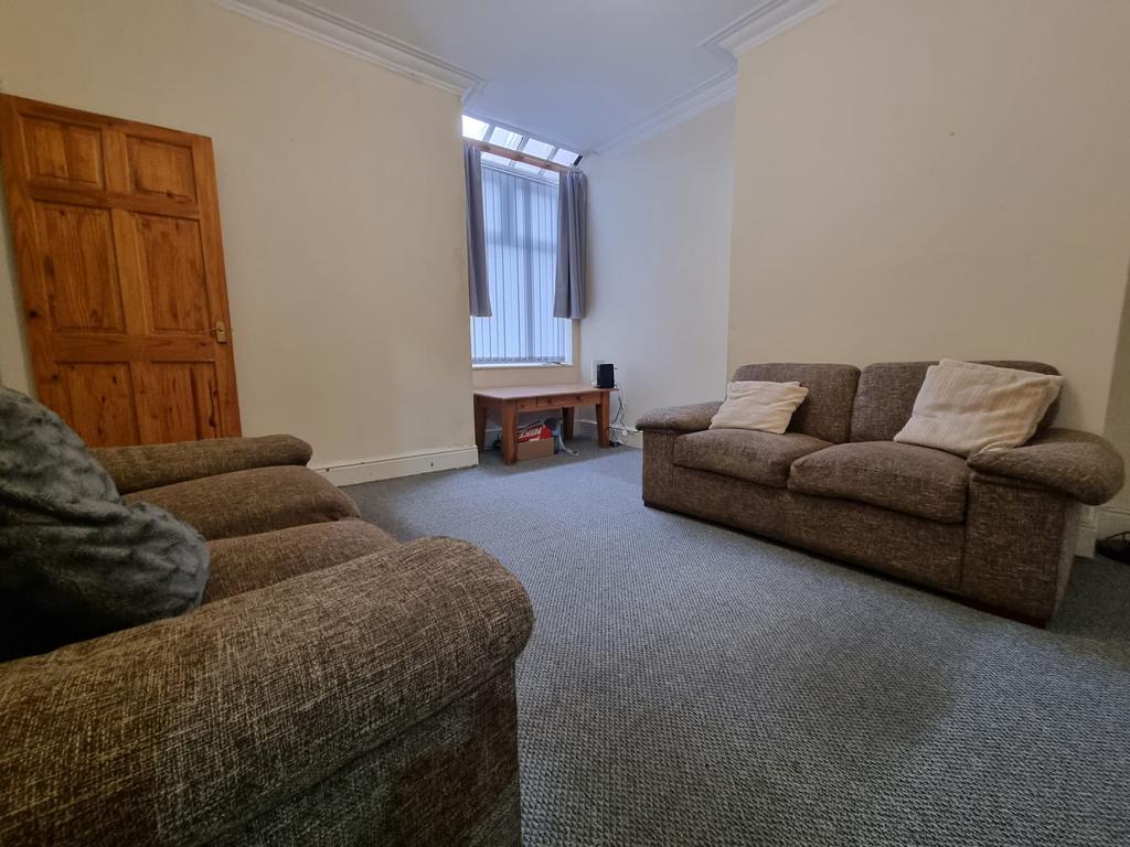 Great Western Street, M14 4LP 4 bed terraced house - £1,400 pcm (£323 pw)