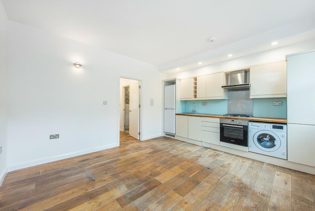 Well Street, Hackney, E9 1 bed flat - £1,500 pcm (£346 pw)