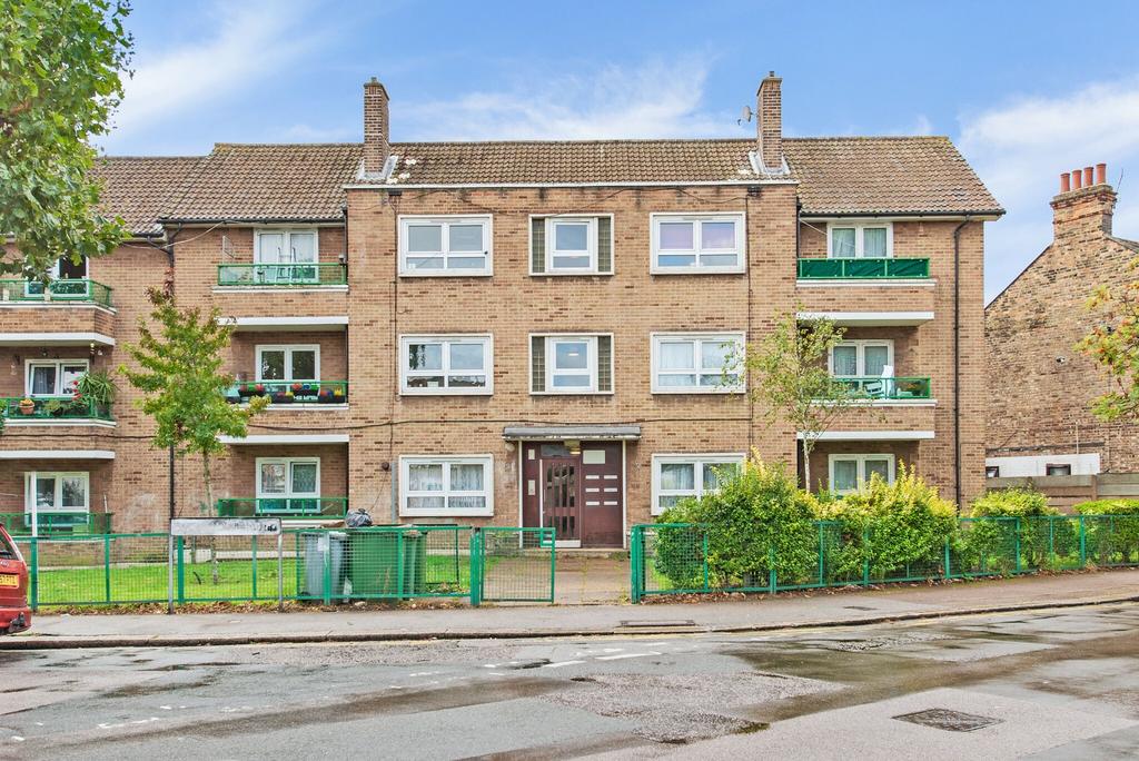 Elsenham Road, Manor Park, E12 2 bed flat - £290,000