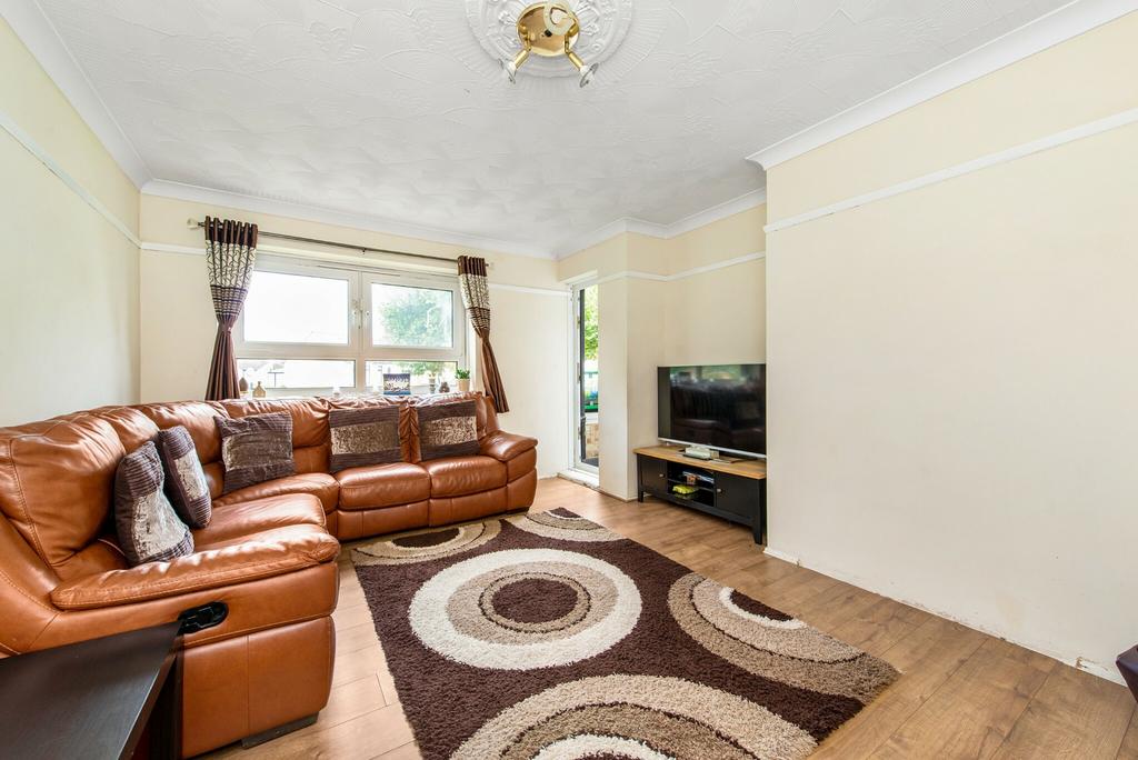 Elsenham Road, Manor Park, E12 2 bed flat - £290,000