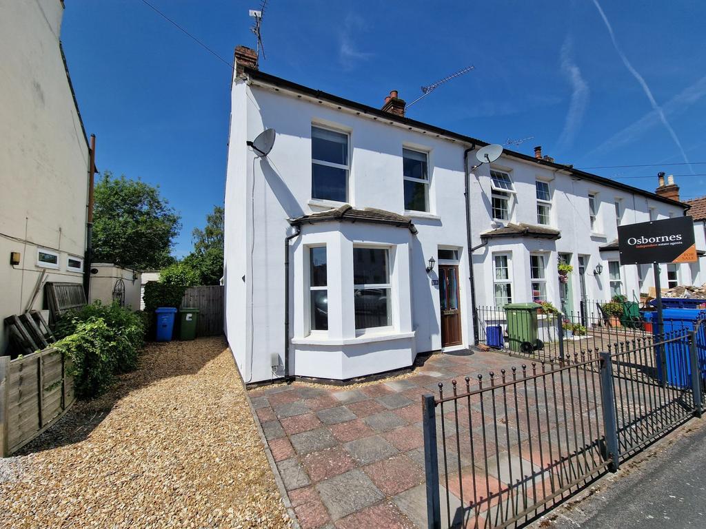 Peabody Road, Farnborough, GU14 4 bed semi-detached house - £475,000