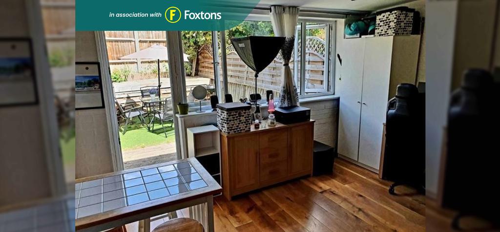 37 Linstead Way, London, SW18 5QA 4 bed flat - £465,000