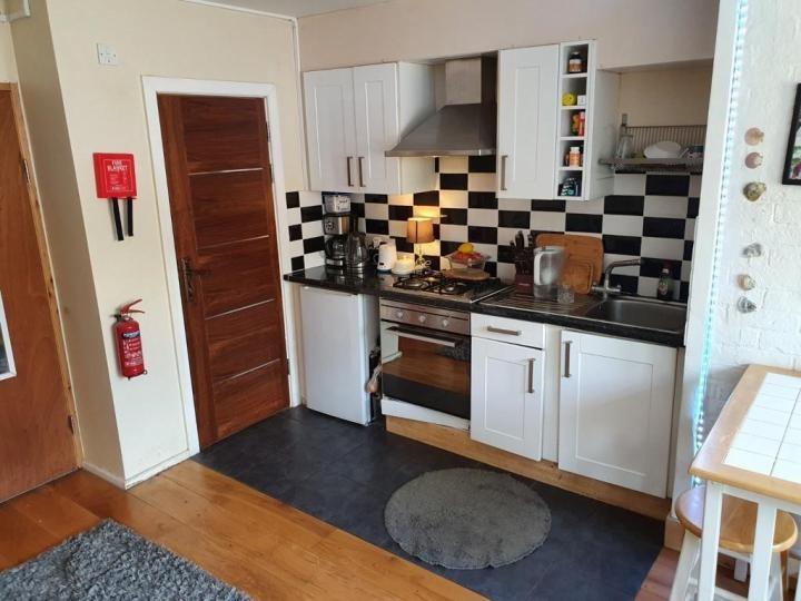 37 Linstead Way, London, SW18 5QA 4 bed flat - £465,000