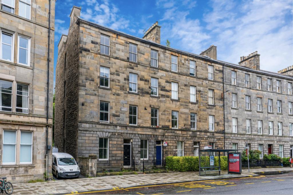6 Hope Park Crescent, Edinburgh, EH8 3 bed flat - £425,000