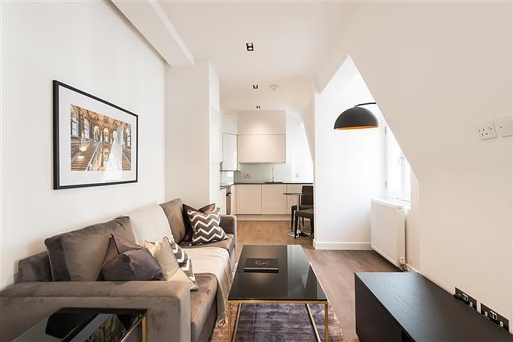 North Row, Mayfair, London, W1K 1 bed flat - £3,142 pcm (£725 pw)