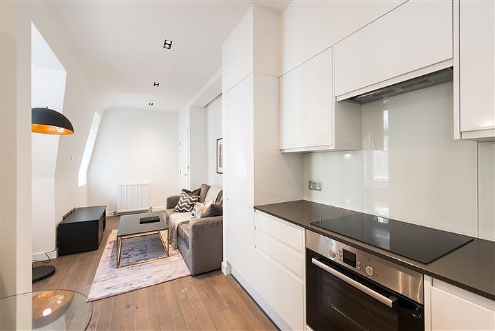 North Row, Mayfair, London, W1K 1 bed flat - £3,142 pcm (£725 pw)