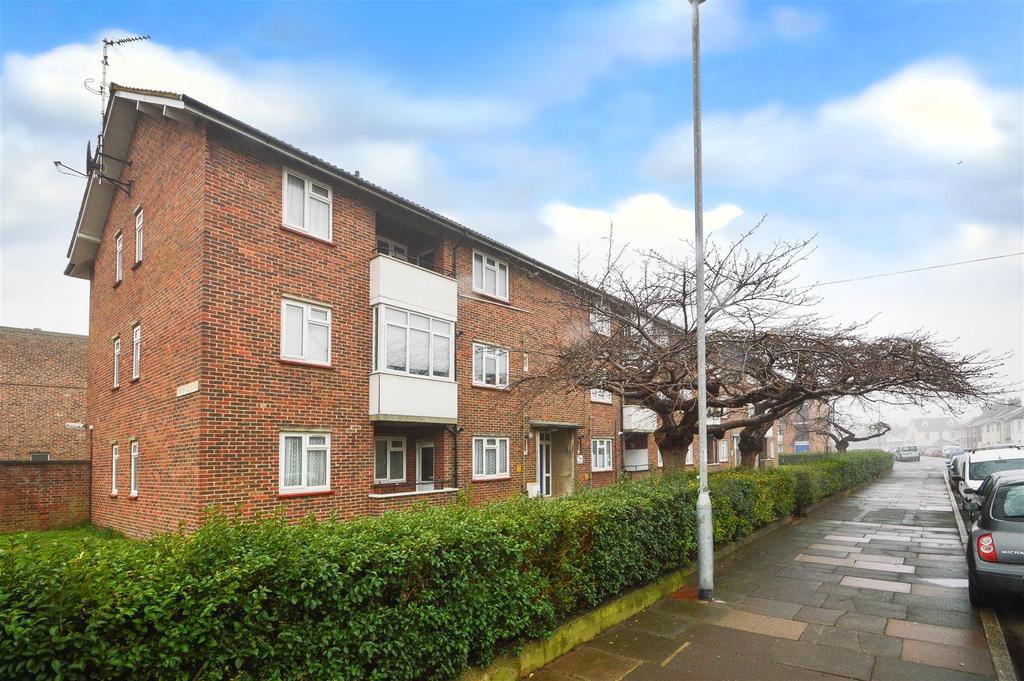 Bourne Street, Eastbourne 2 bed flat - £164,950