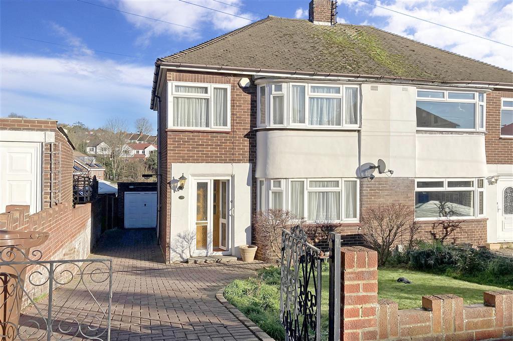 Swain Close Strood Rochester Kent 3 Bed Semi Detached House £340 000