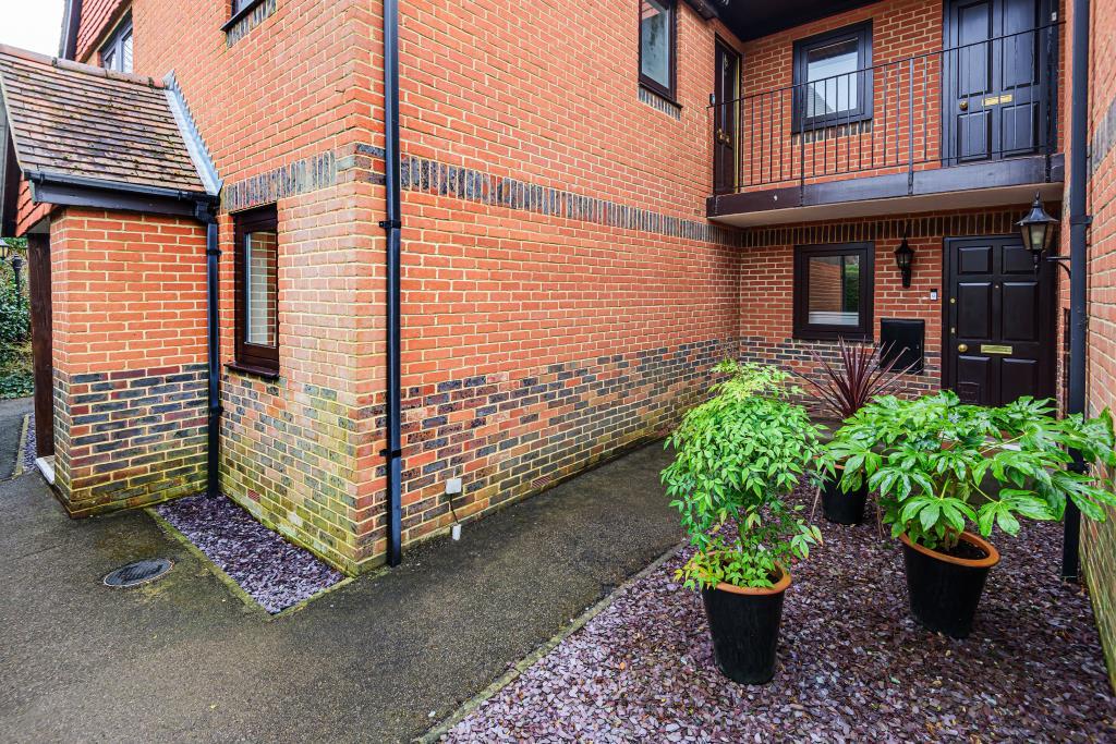 Henley-On-Thames, Berkshire, RG9 2 bed retirement property - £375,000