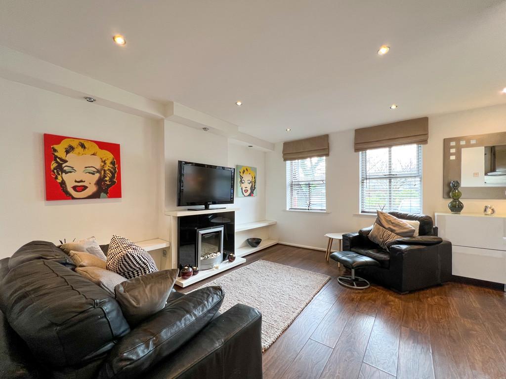 St Davids Court, Sherborne Street... 2 bed apartment - £950 pcm (£219 pw)