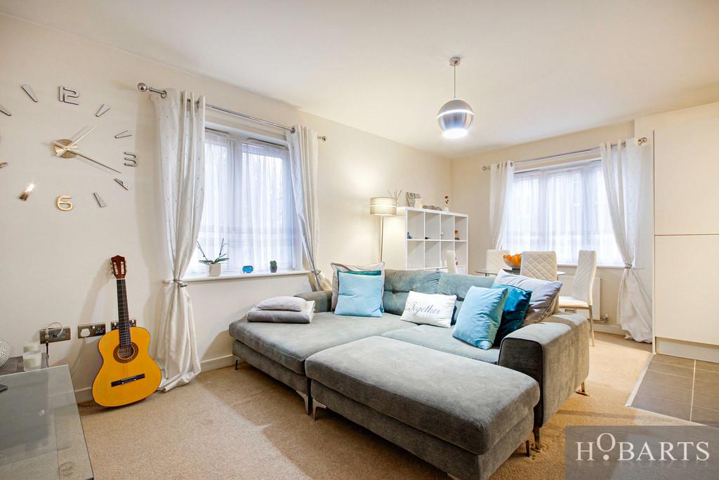Tredegar Road, Bounds Green, N11 1 bed ground floor flat - £310,000