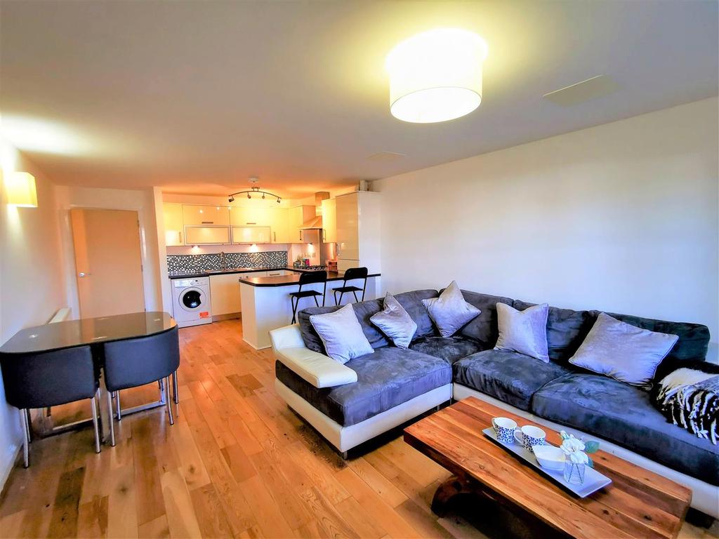 Lawnhurst Avenue Baguley Wythenshaw 2 Bed Apartment 175 000