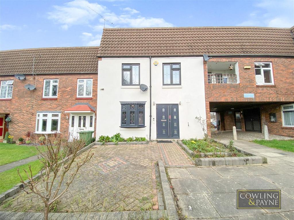 Sparkbridge, Laindon, Basildon 4 bed terraced house - £325,000