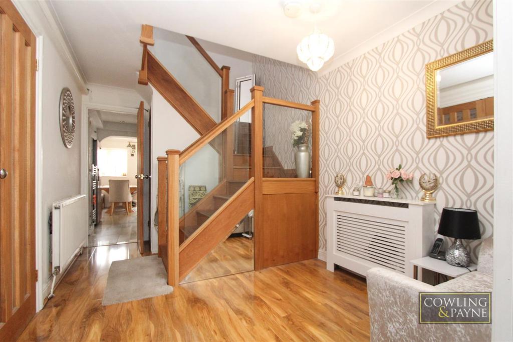 Sparkbridge, Laindon, Basildon 4 bed terraced house - £325,000