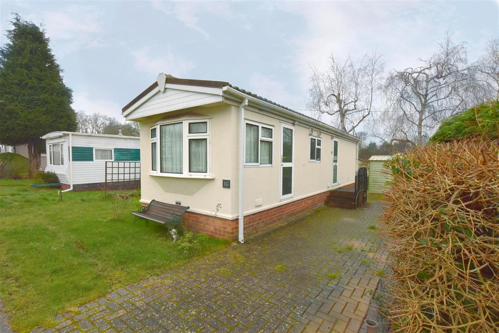 Bedmond Road, Abbots Langley 1 bed mobile home - £100,000