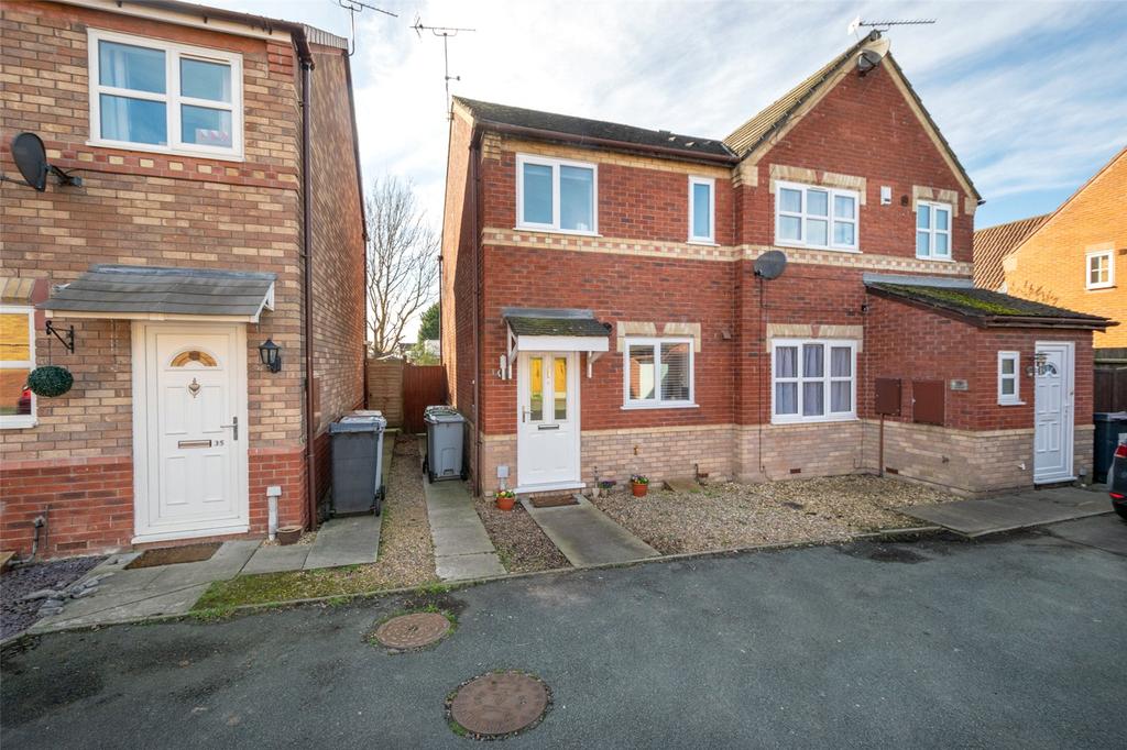 Chillingham Close, Middlewich 2 bed semi-detached house - £165,000