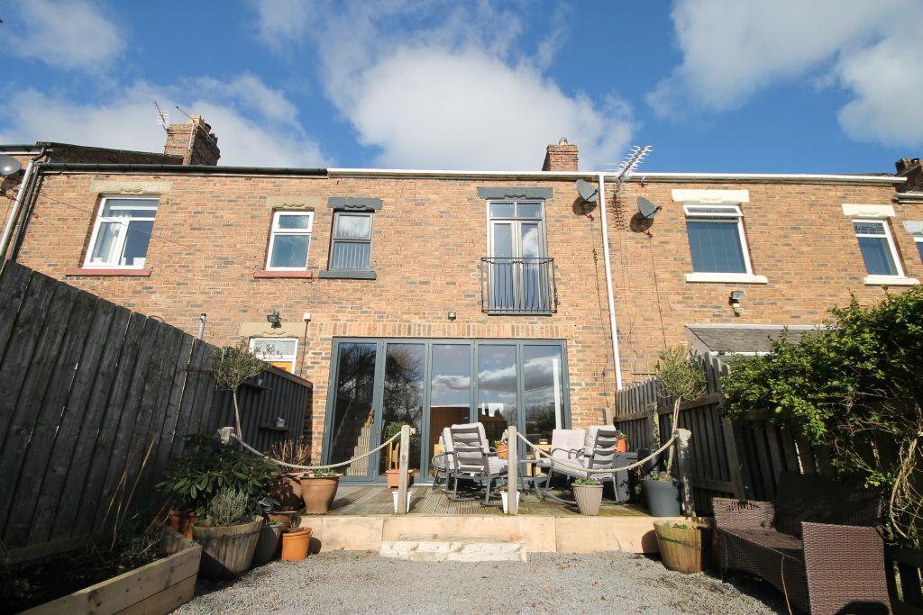 Short Row, Callerton, Newcastle Upon... 2 bed terraced house - £200,000