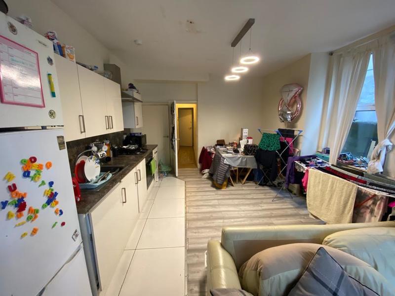 Claude Place, Roath, CARDIFF 2 bed flat - £800 pcm (£185 pw)