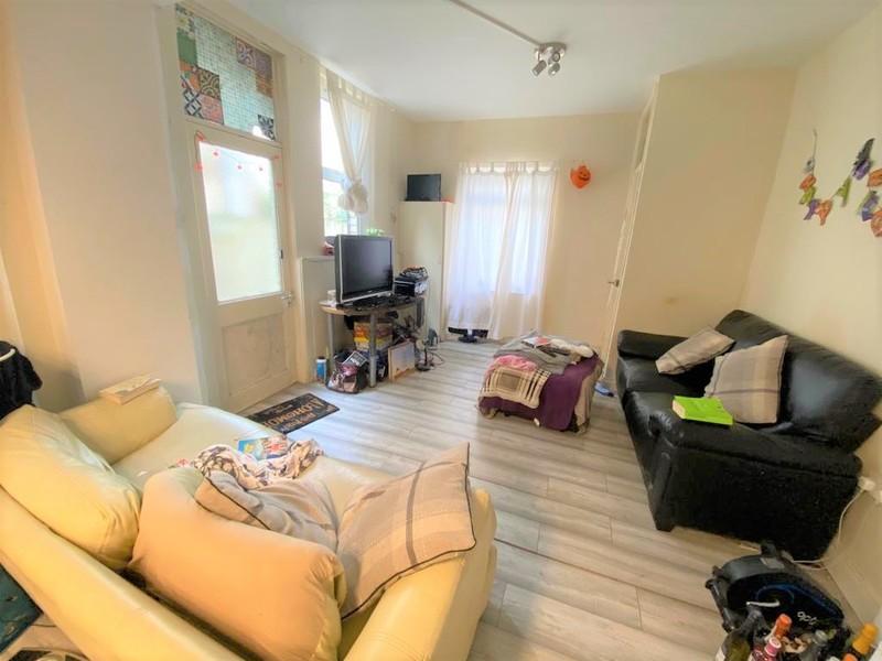 Claude Place, Roath, CARDIFF 2 bed flat - £800 pcm (£185 pw)