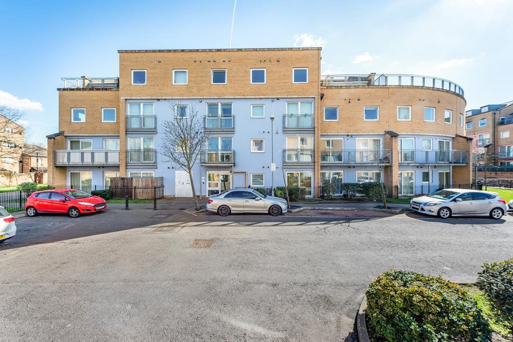 Feltham, Hounslow, TW14 1 bed flat - £218,000