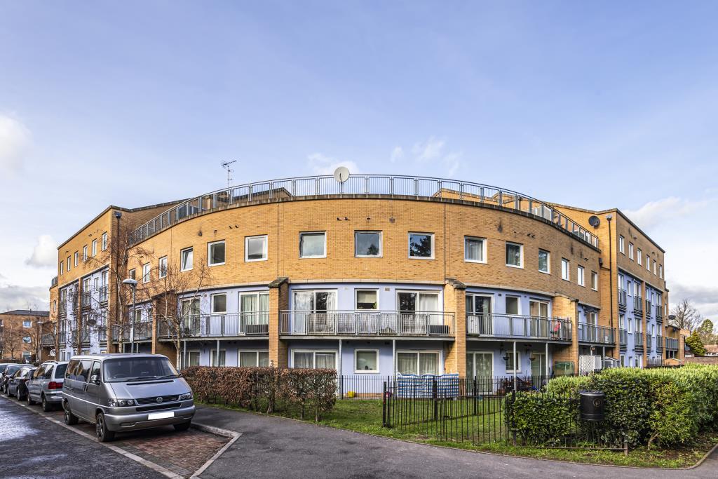 Feltham, Hounslow, TW14 1 bed flat - £218,000