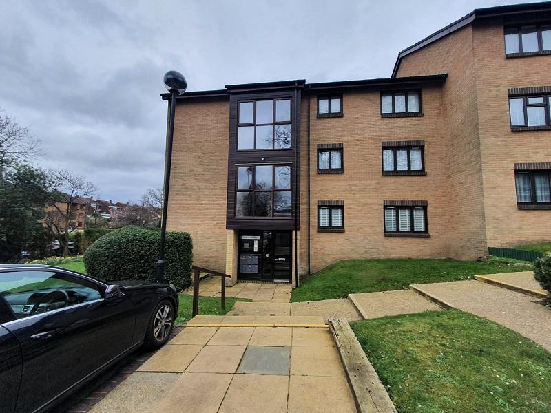 Netley Cliff, Victoria Road, Netley Abbey, Southampton, Hampshire. SO31 ...