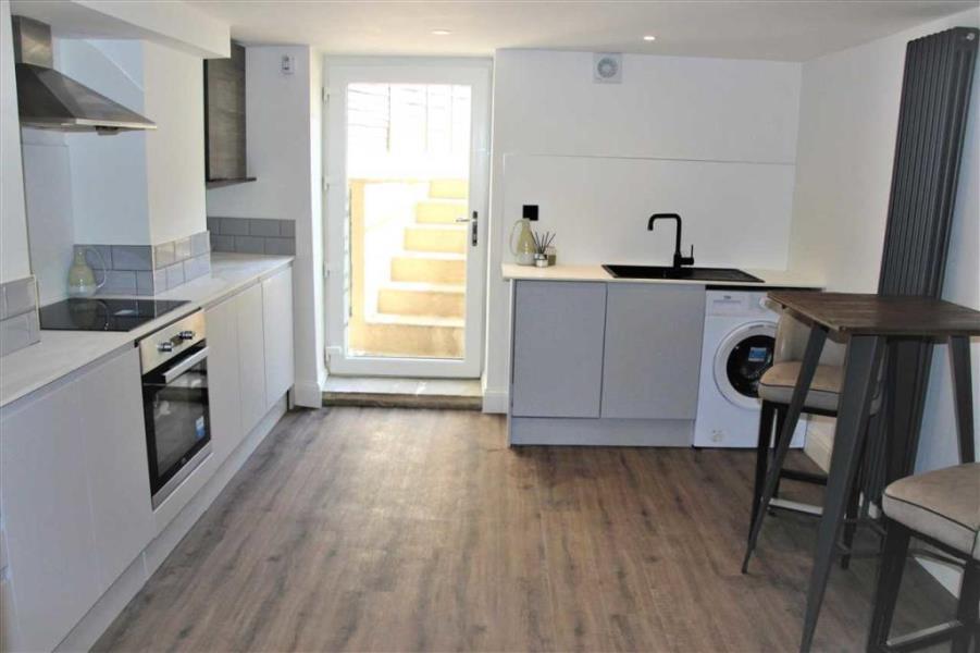 DRAGON ROAD HARROGATE HG1 5DF 1 bed property - £695 pcm (£160 pw)