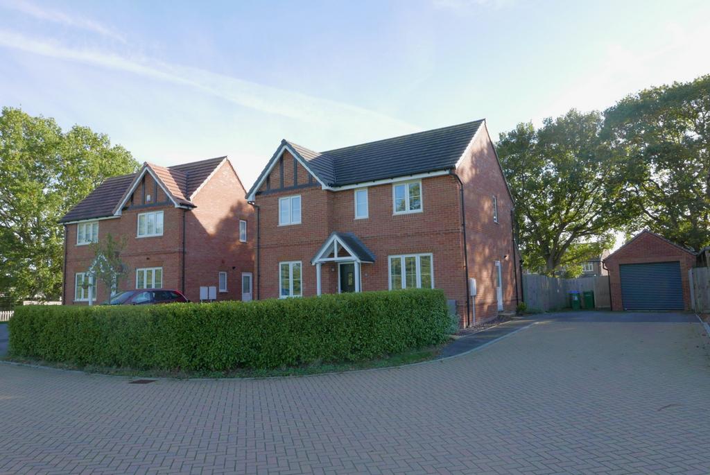 SWORD DRIVE, FAREHAM 4 bed detached house - £635,000
