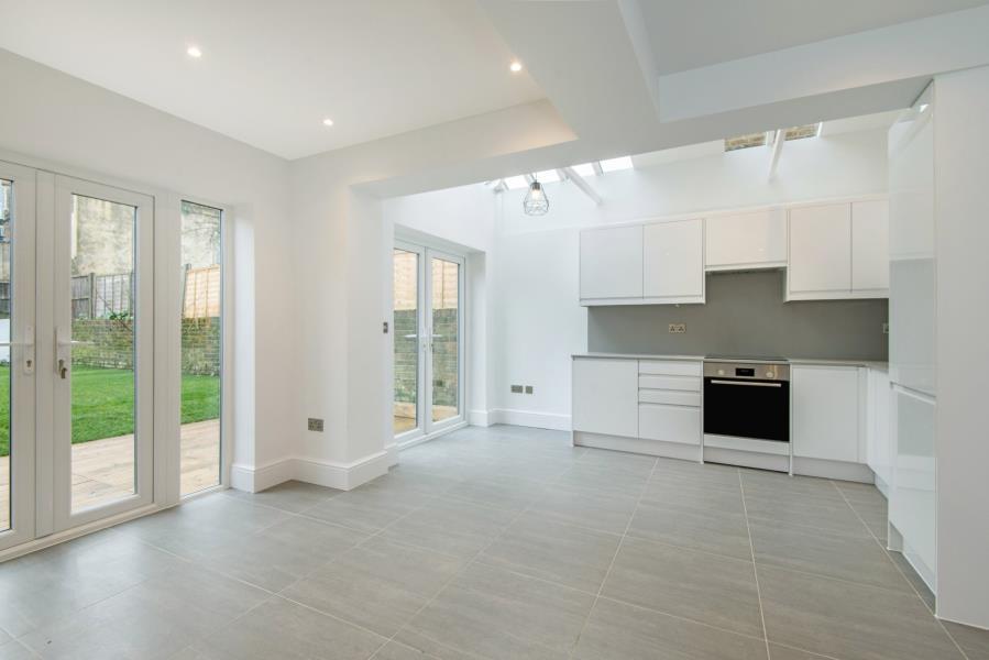 Saltram Crescent, Maida Vale, W9 2 bed apartment - £2,799 pcm (£646 pw)
