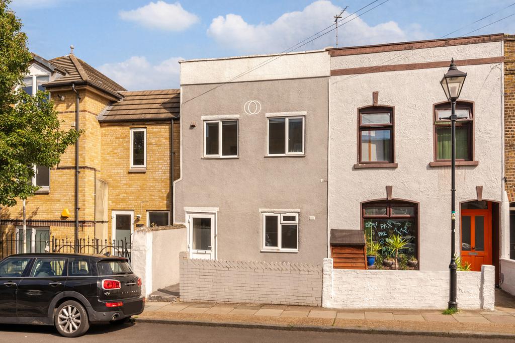 Howbury Road, London, SE15 2 bed flat - £395,000