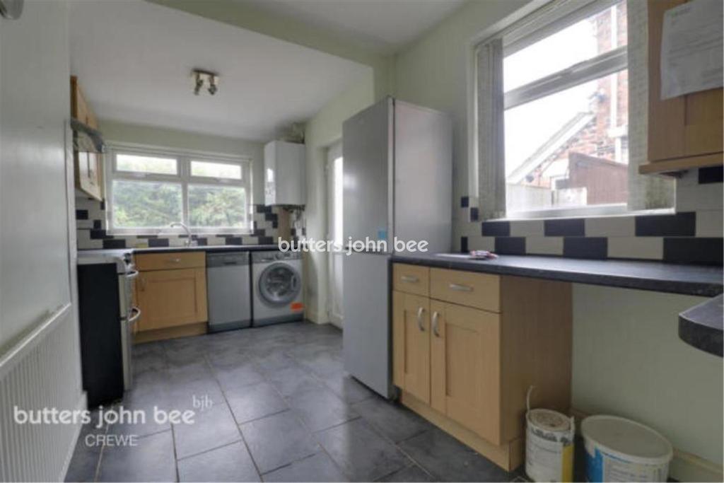 Manor Way, Crewe 3 bed semi-detached house - £850 pcm (£196 pw)