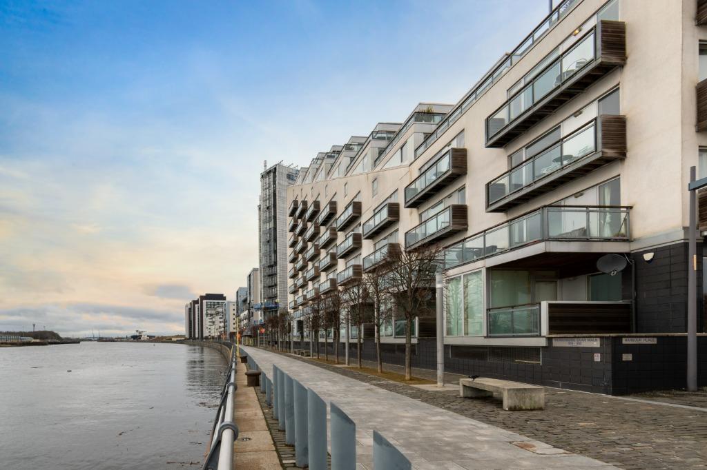Meadowside Quay Walk, Flat 2/3... 1 bed flat - £150,000
