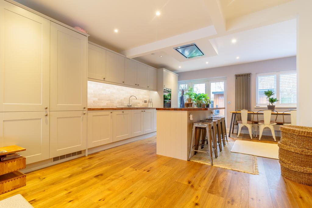Swansmere Close Walton On Thames United Kingdom Kt12 4 Bed Terraced