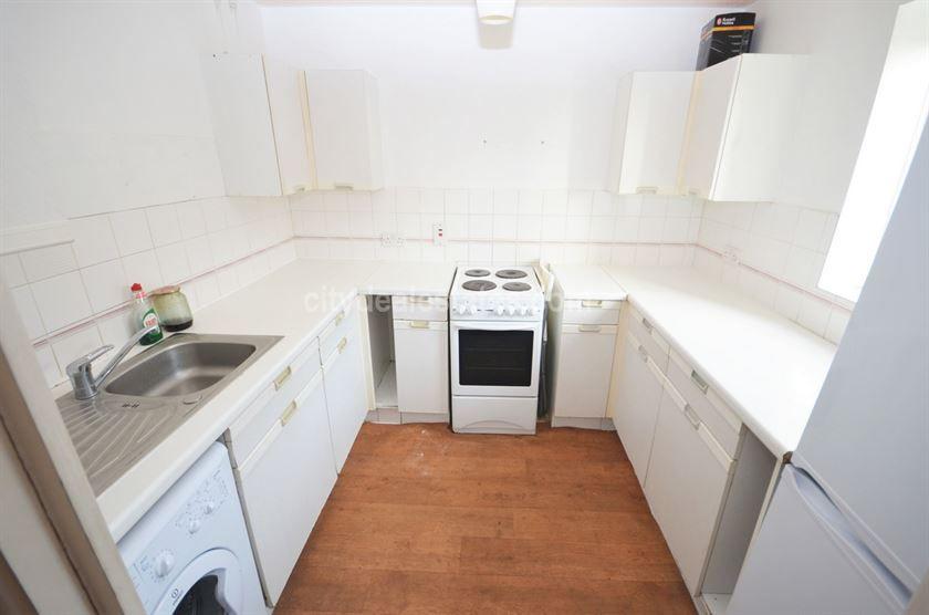 Mogden Lane, Isleworth,TW7 7LD 2 bed flat - £1,196 pcm (£276 pw)