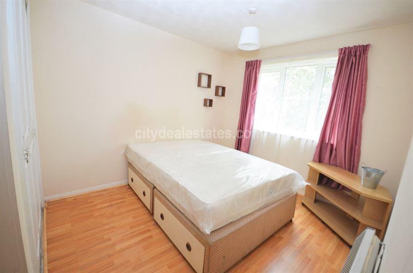 Mogden Lane, Isleworth,TW7 7LD 2 bed flat - £1,196 pcm (£276 pw)