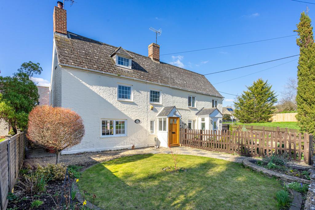 Little Somerford 3 bed cottage - £425,000