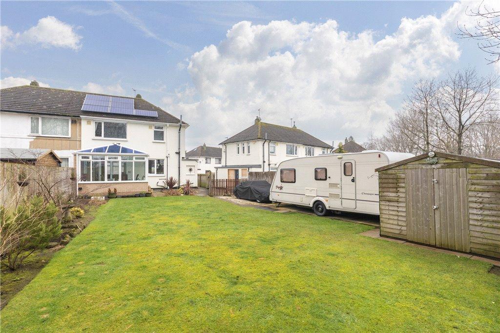 Raynel Drive, Leeds, West Yorkshire 3 bed semi-detached house - £260,000