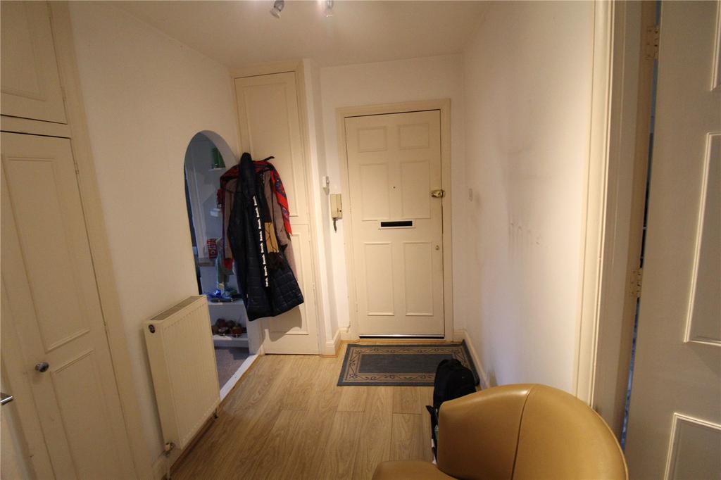 Heronsgate, Edgware, Middx, HA8 2 bed apartment - £1,395 pcm (£322 pw)