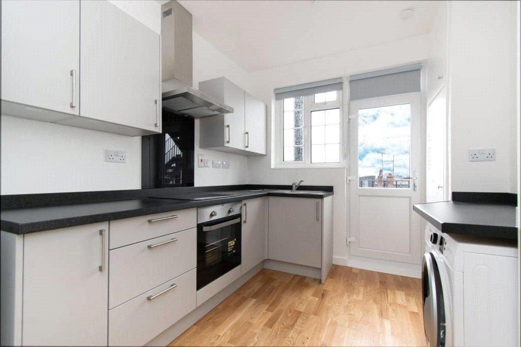 Frognal Court, Finchley Road, Finchley 3 bed flat - £2,295 pcm (£530 pw)