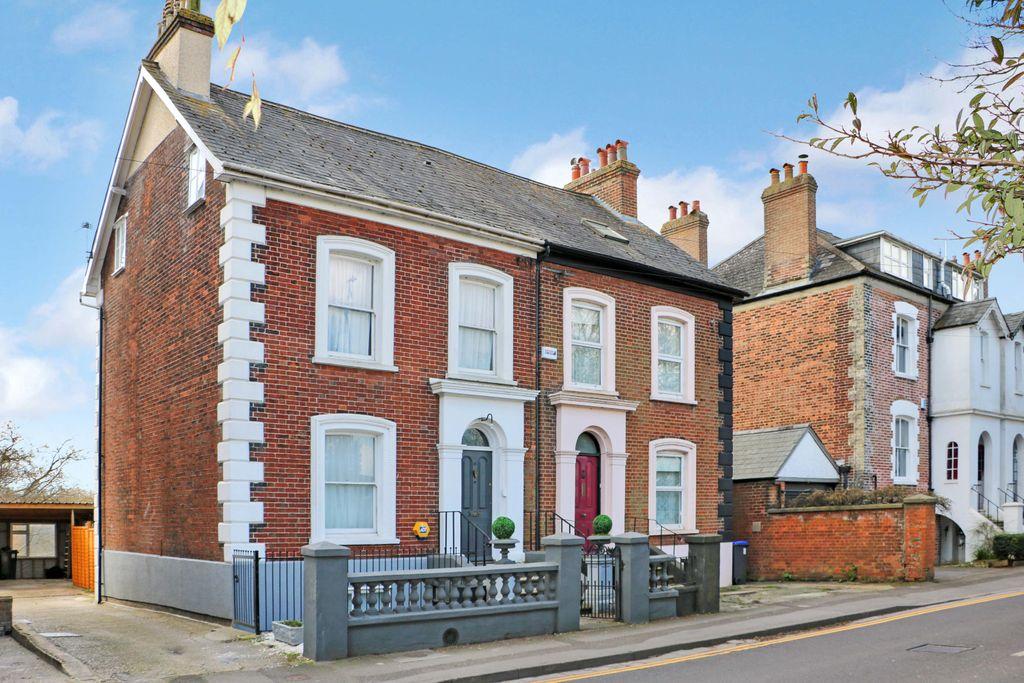 Churchfields Road, Salisbury SP2 7NH 4 bed semi-detached house - £650,000