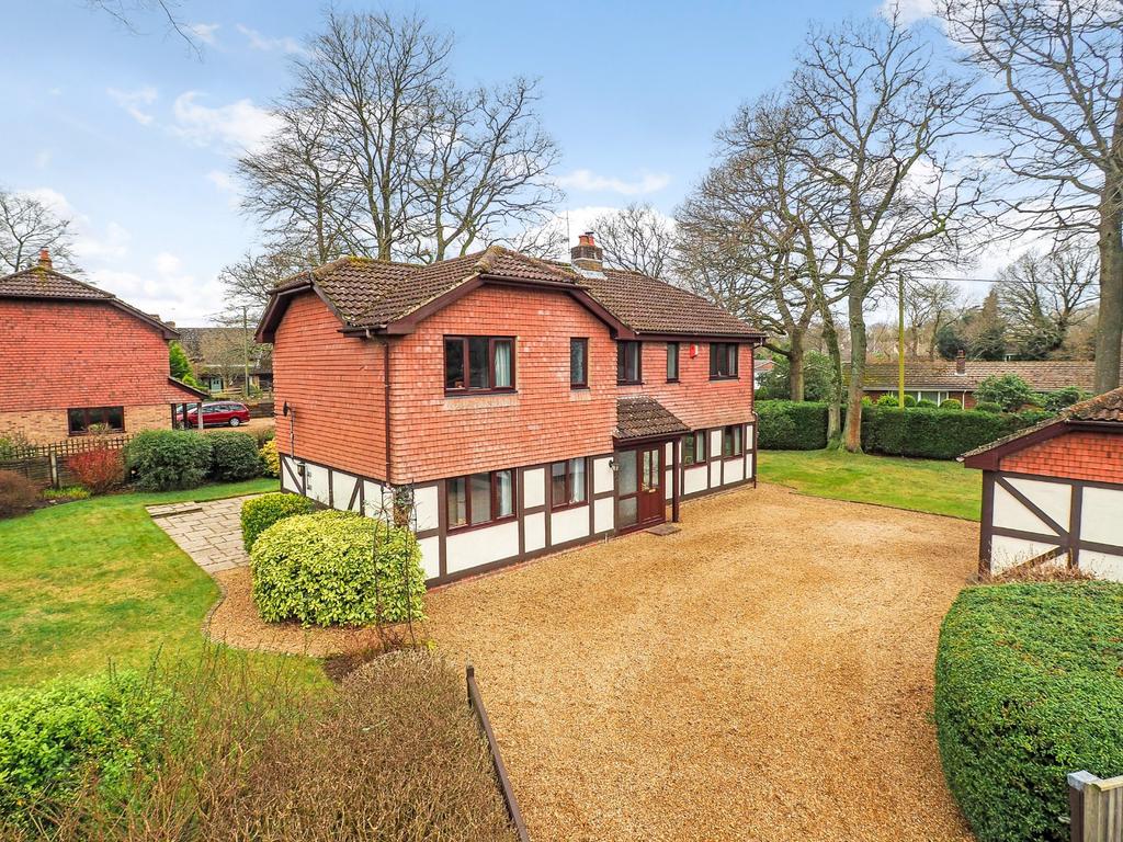 Telegraph Lane, Four Marks, Alton... 5 bed detached house - £850,000