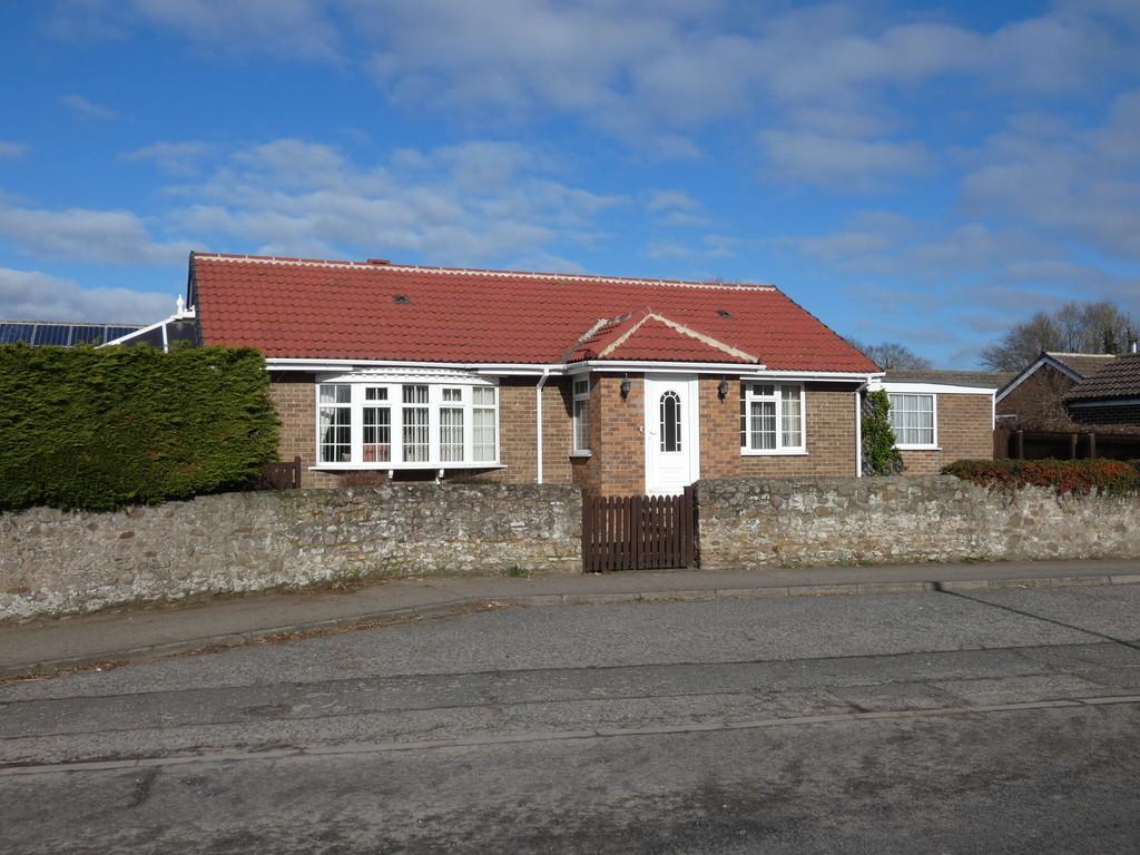 Spruce Gill Avenue, Aiskew 2 bed detached bungalow - £245,000
