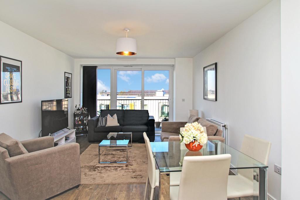 Cunard Square, Chelmsford 2 bed apartment - £350,000